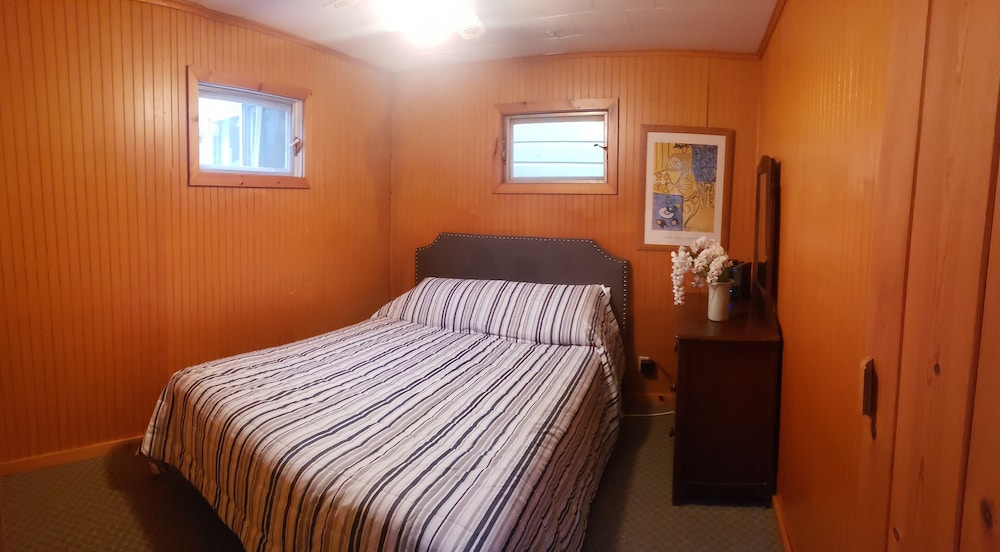 Camp At Gull Bay With Lake George View And Walking Distance To Beach - Hague, NY