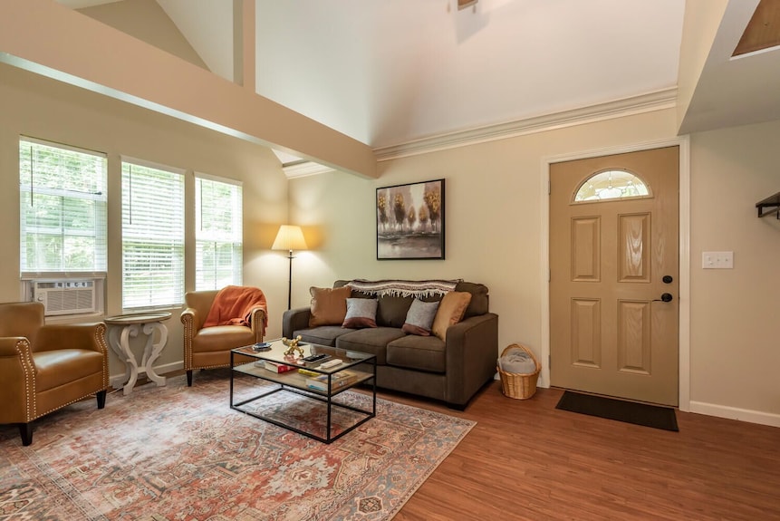 Beautiful New Cottage W/ Endless Hilltop Views - Indiana