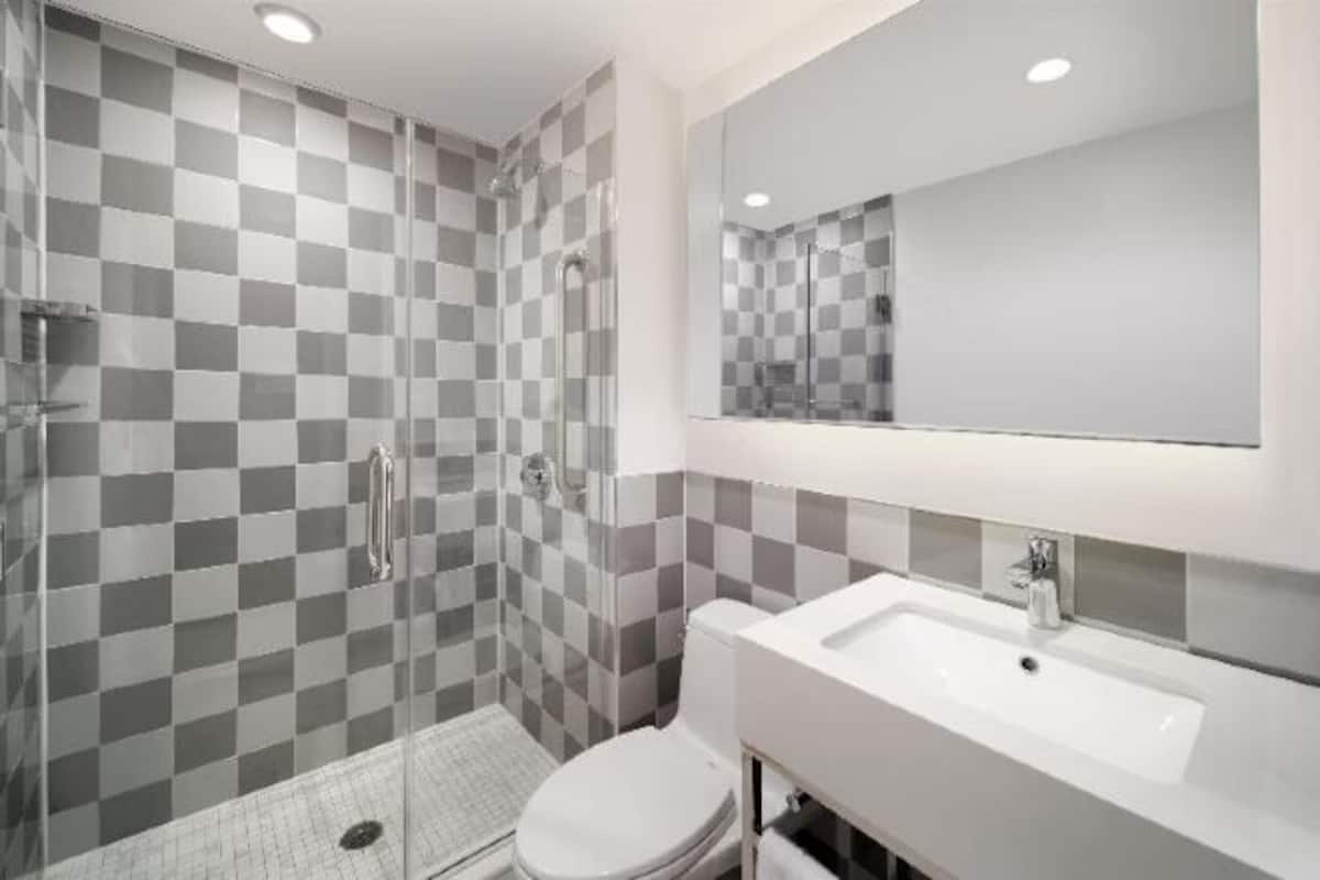 Produtos de toalete grátis, secador de cabelo (mediante solicitação)