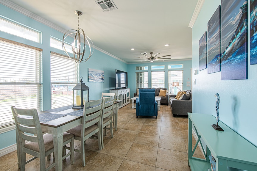 Pool! Elevator! Walk To Beach! Game Room!boat Parking, Heated Pool Access - Port Aransas, TX