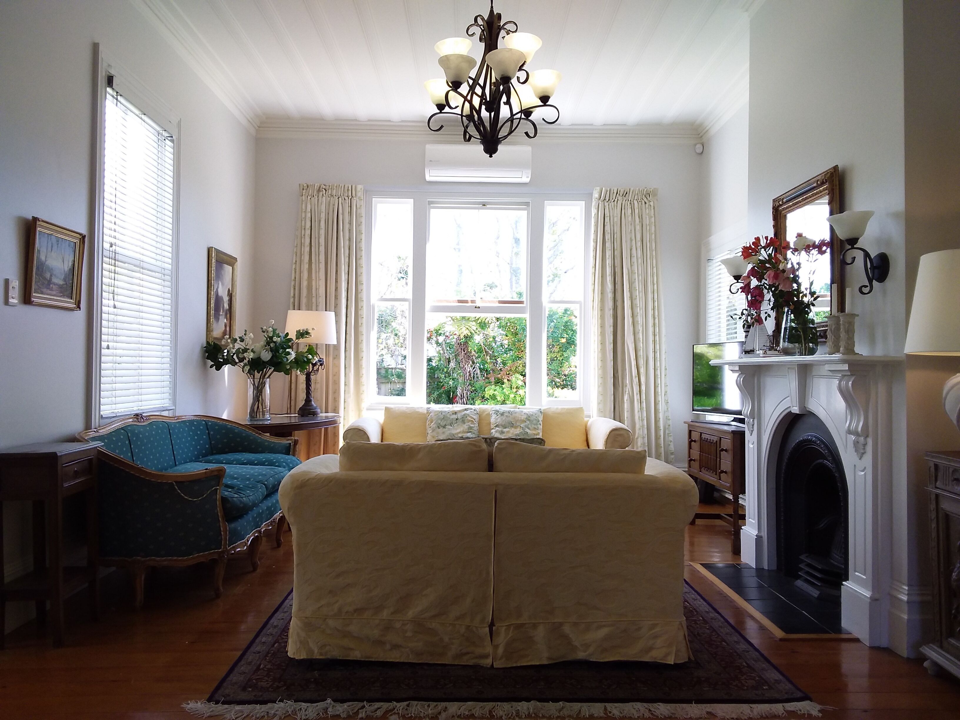 Coromandels Three Chimney Villa - Walk To Town/private Fenced Yard/very Spacious - Coromandel