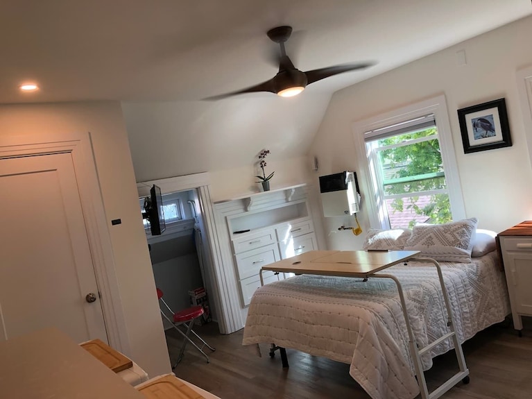 New Remodeled Studio In Oakland's Dimond District - Piedmont, CA