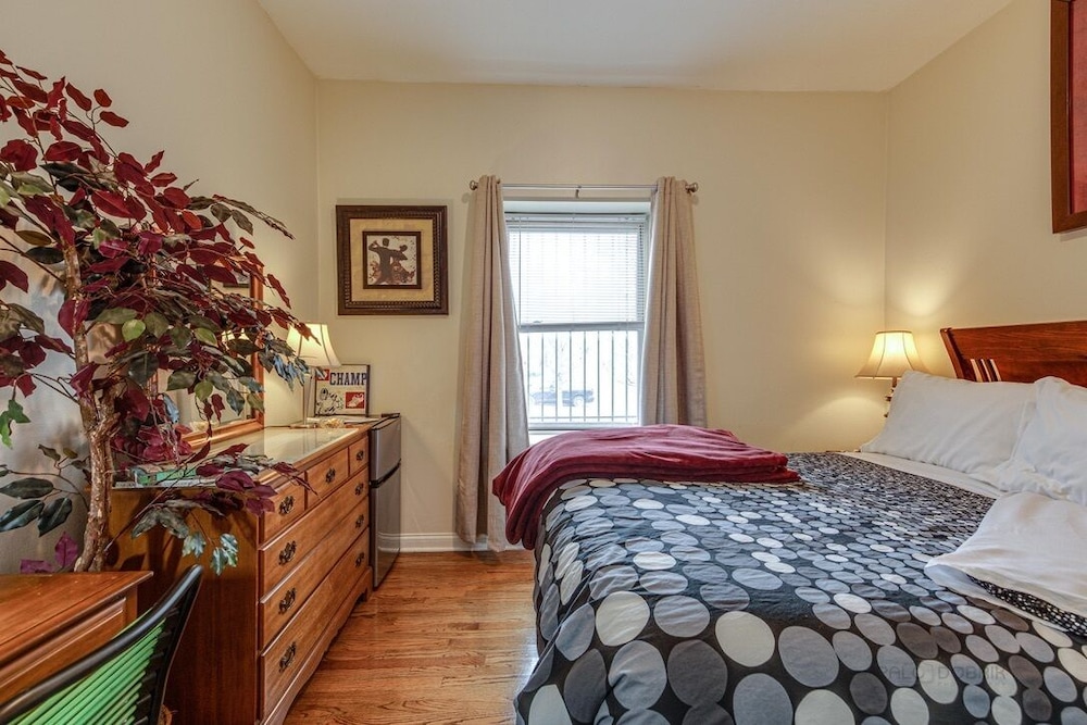 The Cozy Nest: King Bed In Quiet And Safe Condo By Mccormick Place And Midway! - Marquette Park - Chicago