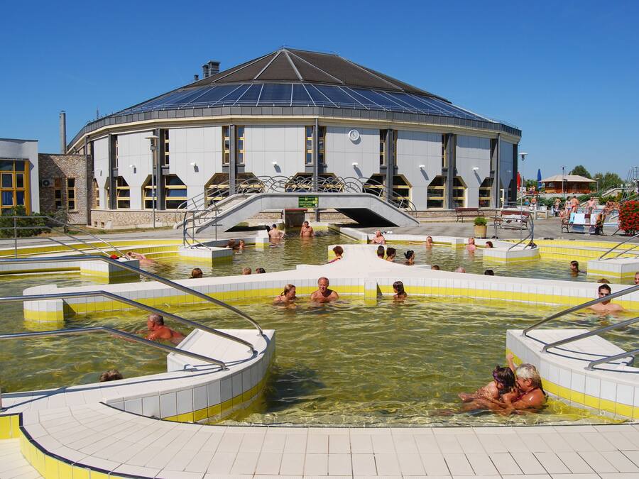 Sala(s) para tratamentos a casais, massagens desportivas, massagens