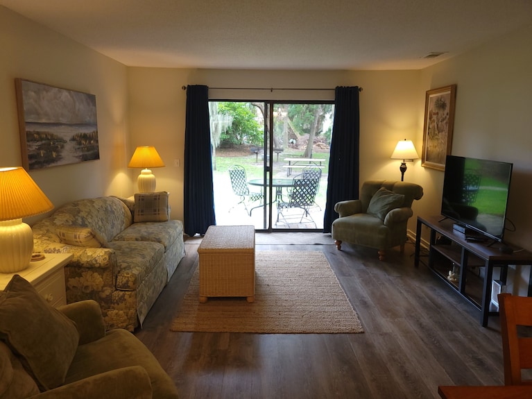 Island House Villa - Walk To The Beach & Coligny - Hilton Head Island