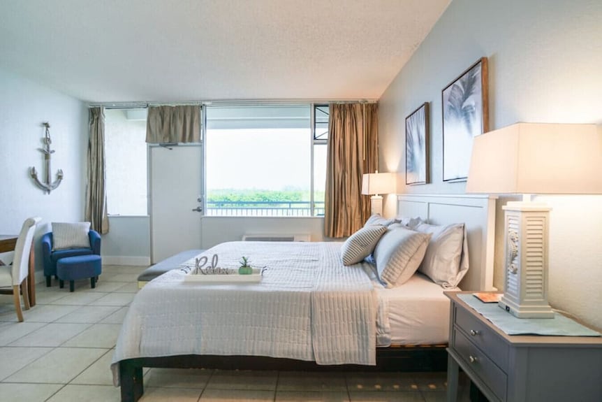 U409 Sun Rising- Balcony Waterview- Self Check In- Private Beach Resort - Pinellas County, FL