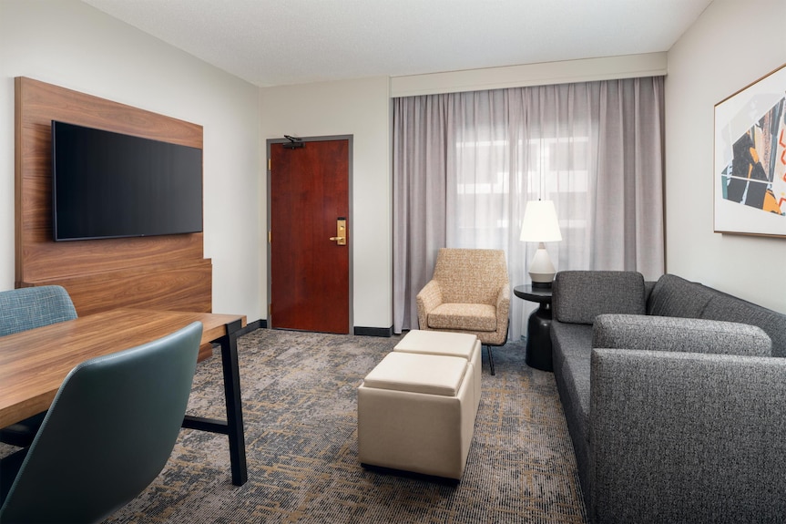 2 Connecting Suites At A Hotel - 林肯