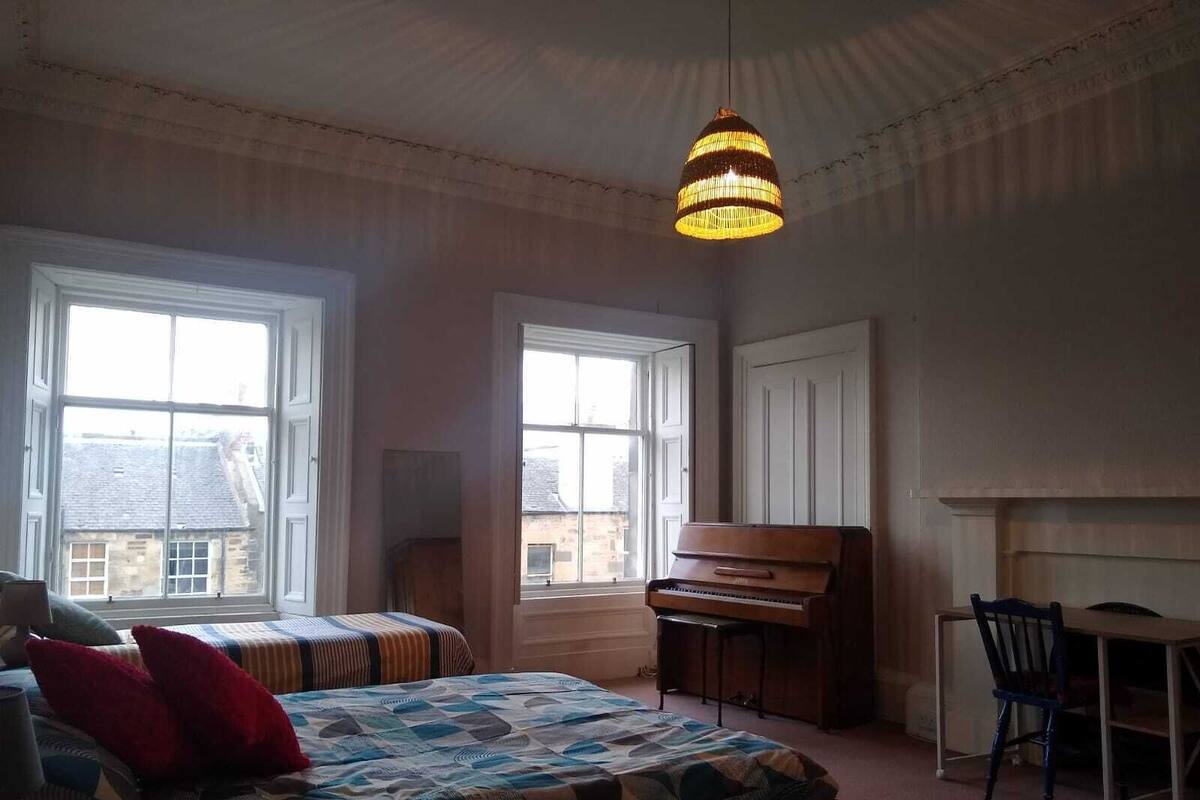 Secretária, Wi-fi grátis, roupa de cama fornecida 