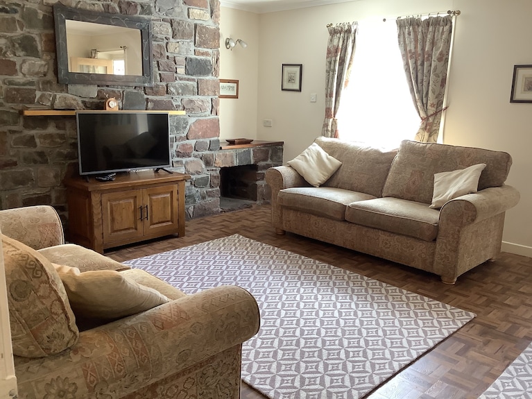 Moriston Cottage - A Cottage That Sleeps 4 Guests In 2 Bedrooms - Skye