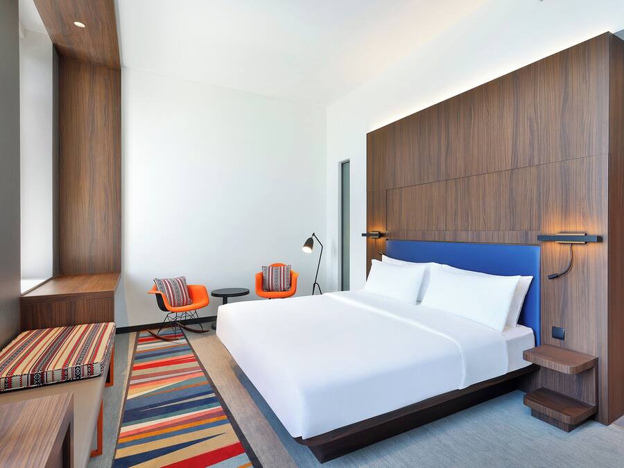 aloft, Quarto, 1 cama king-size, não fumadores | Roupa hipoalergénica, edredões de penas, minibar, cofre no quarto