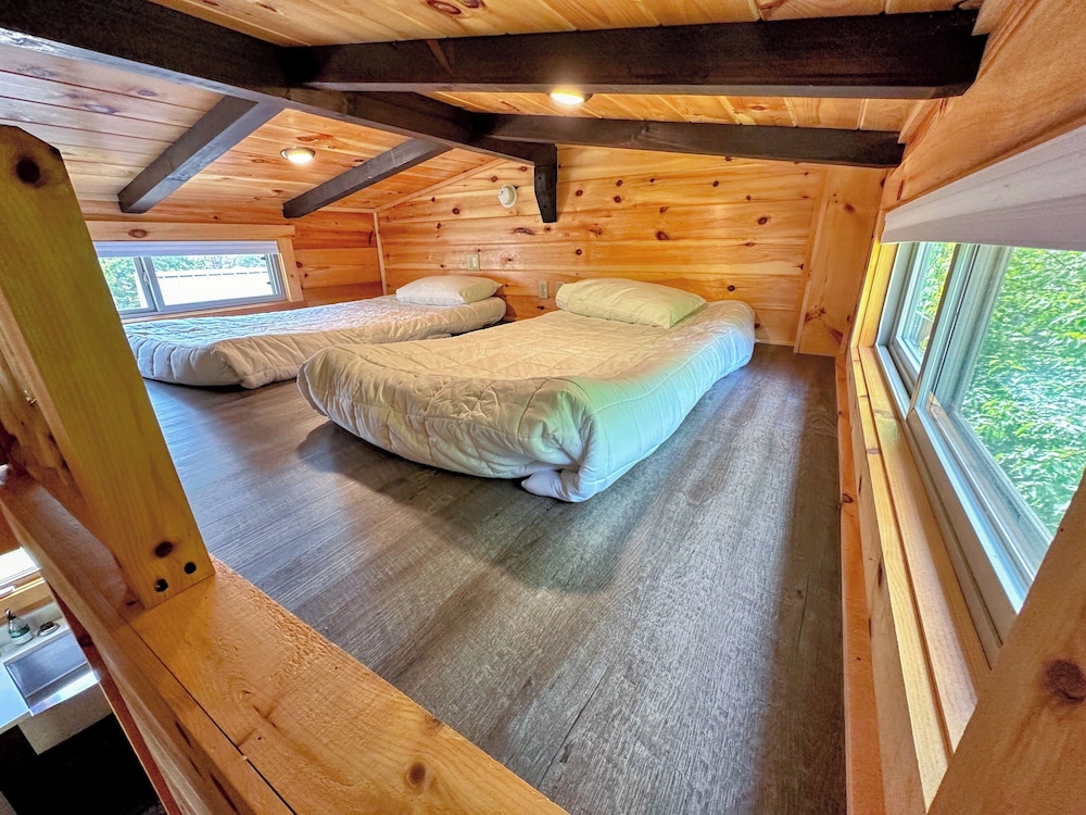 Bmv7 Awesome "Tiny Home" A/c, Mountain Views, Minutes To Skiing, Hiking, Attractions, Dog Friendly! - New Hampshire