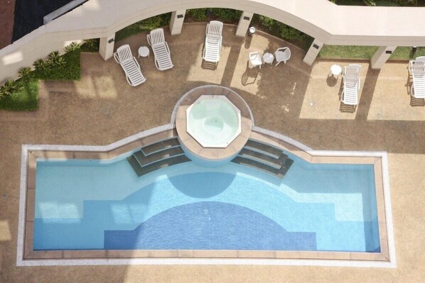 Piscina interior, piscina exterior 