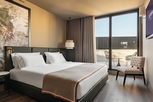 Minibar, cofre no quarto