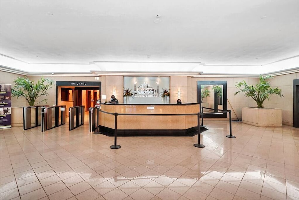 Meet Me In Miami! Renovated 2 Bedroom Condo, Miami Skyline And Water Views! - Miami, FL