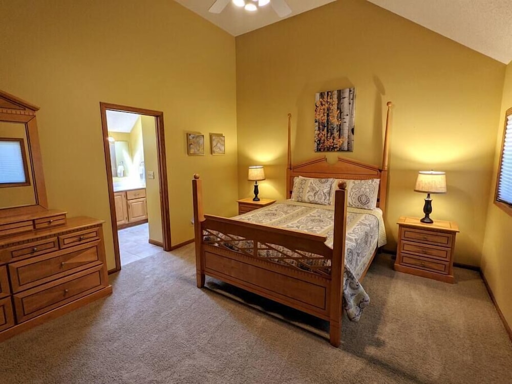 Wonderful Home Away From Home, Wonderful Home Away From Home - With Hot Tub - Galena, IL
