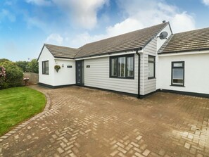 3 quartos, individualmente decorados, individualmente mobiliados