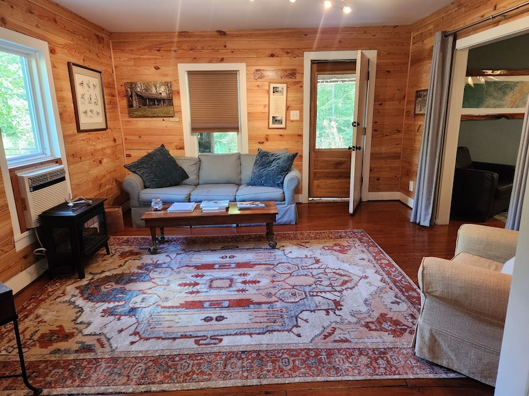 Whispering Waters Cabin On The Creek - Tennessee