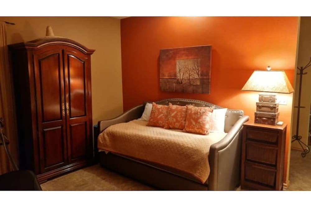 ***Million Dollar Views And Indoor Pool! - Lone Pine, CA
