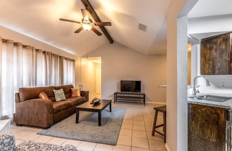 Modern 2 Br Near At&t Stadium & Six Flags Sleeps 6 - アーリントン, TX