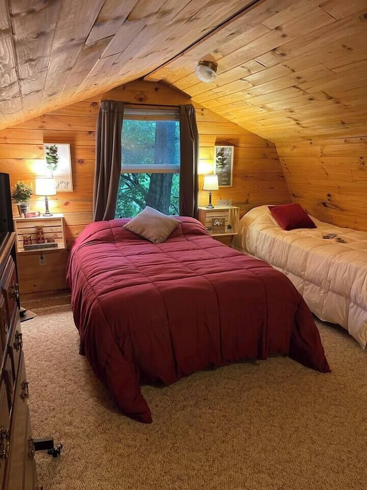 ***Rustic Retreat*** Peaceful, Cozy Cabin, With Beautiful Lake Views - Copenhagen, NY
