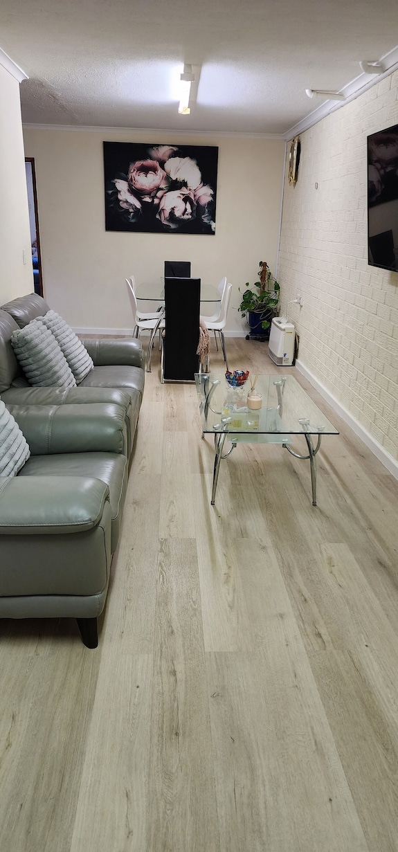 Cooma Home With Fresh Air And A Mountain View - クーマ