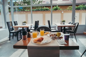 Pequeno-almoço tipo buffet diário incluído 