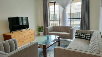 Apartamento | Sala de estar | TV de ecrã plano