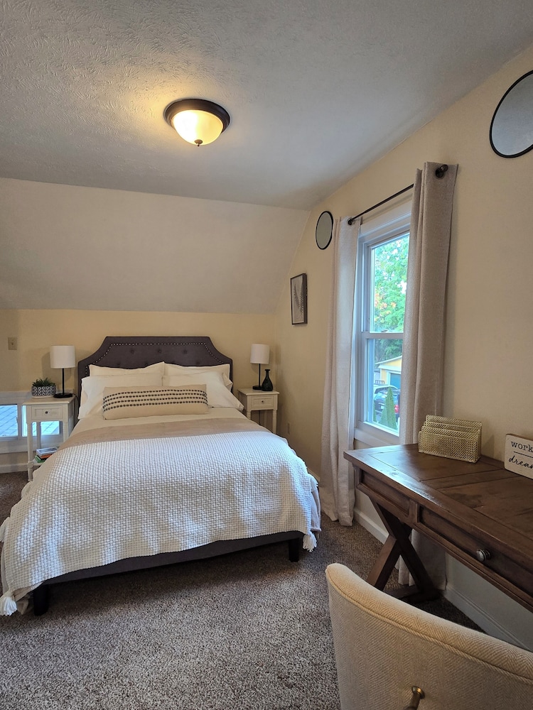 Cozy Centrally Located Gem-king, Hot Tub, Pets Ok, Shops & 15 Mins To Lake Erie - Mentor, OH