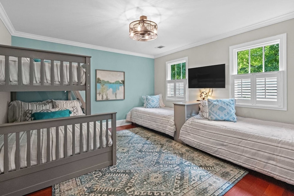 License To Chill: Lakefront Modern Farmhouse With Dock, Kayaks, And Family Amenities - Lake Norman, NC