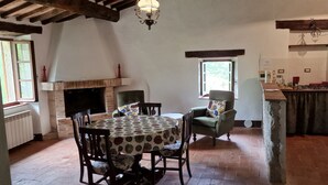 Apartamento, 2 quartos, fumadores, lareira | Interior
