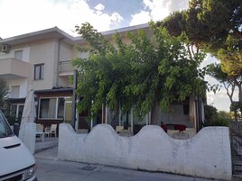 Quarto, 1 quarto, acessível, para fumantes | Entrada da propriedade