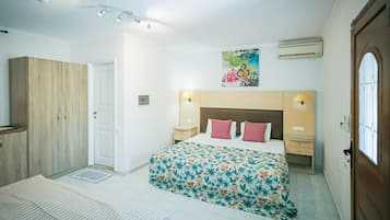 Quarto Quádruplo Standard | Cofre no quarto, Wi-fi grátis, roupa de cama fornecida