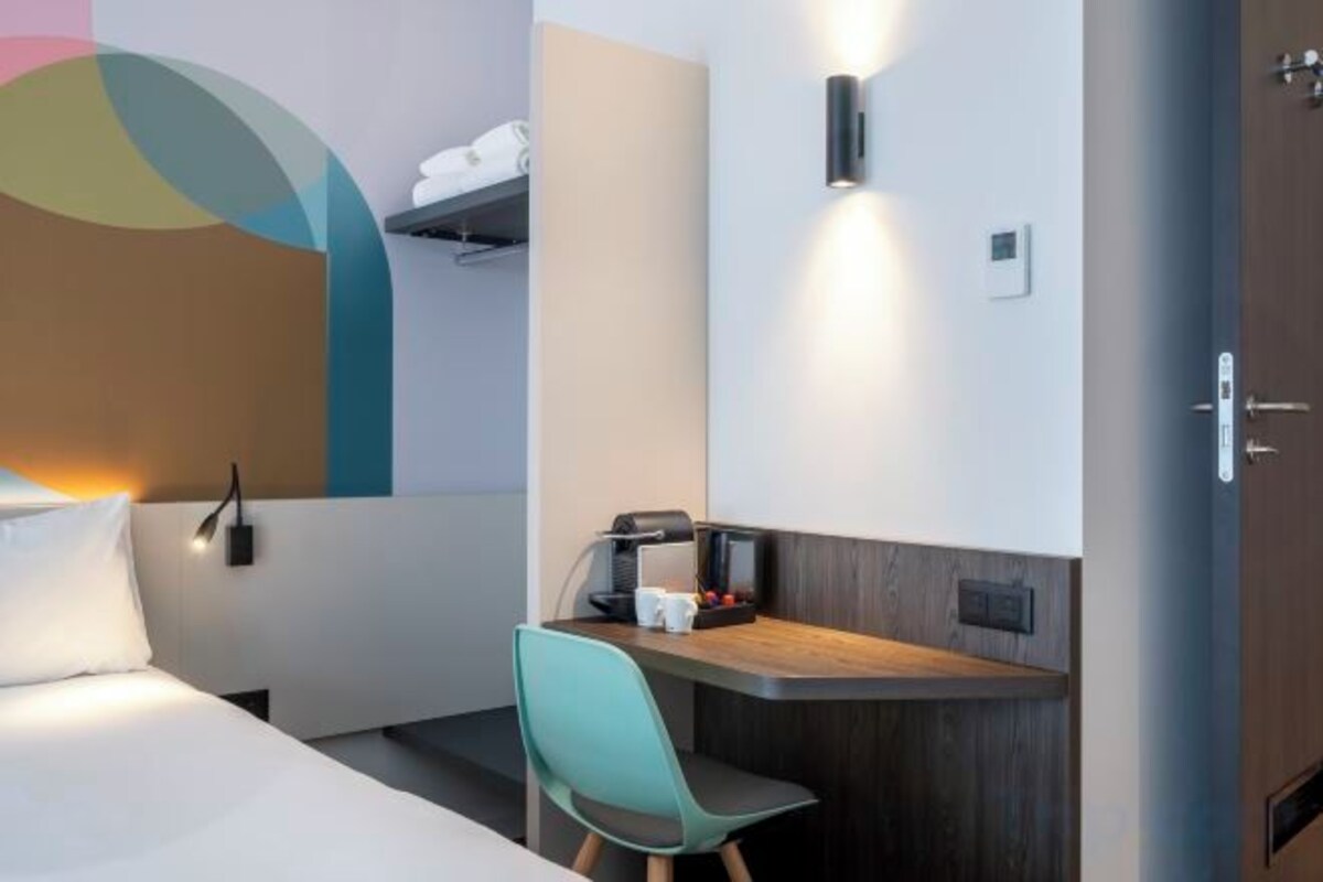 Secretária, cortinas/cortinados opacos, quartos insonorizados