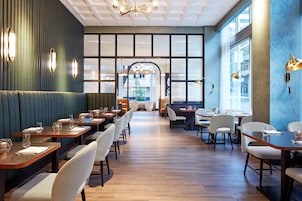 2 restaurantes, é servido almoço