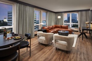 Suíte, 1 cama King (Capitol Dome View) | Vista do quarto