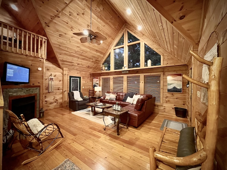 Cabin W/ Game Room, Fire Pit & Private River Trail - North Carolina