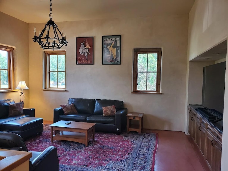 This Deluxe Spanish-style 4-bedroom Home Offers The Best Of Bozeman! - ボーズマン, MT