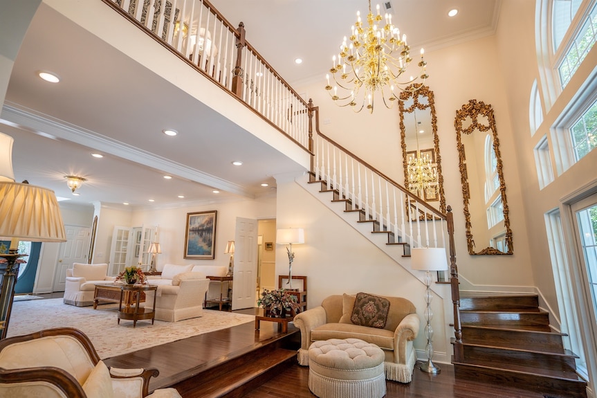 Located In The Heart Of The Estate And Steps From The Pool - Carbondale, IL