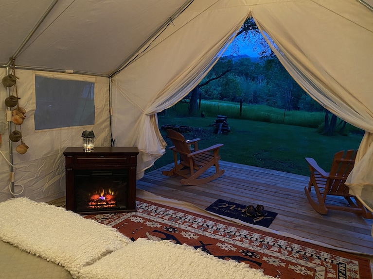 Pony, Mt Dogs & Horses Ok On Private Creek - Montana