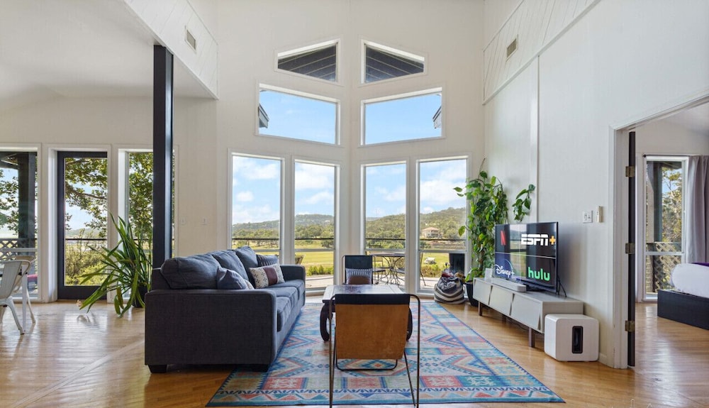 Sunset Waterfront Escape W/ Pool & River Views, Minutes To Lake Travis! - Austin, TX