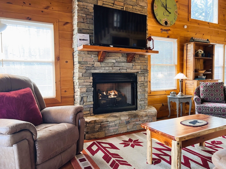 Owner Managed! View, Hot Tub, Firepit, Game Room, 3 King Beds & Paved Roads - Blue Ridge Lake, GA