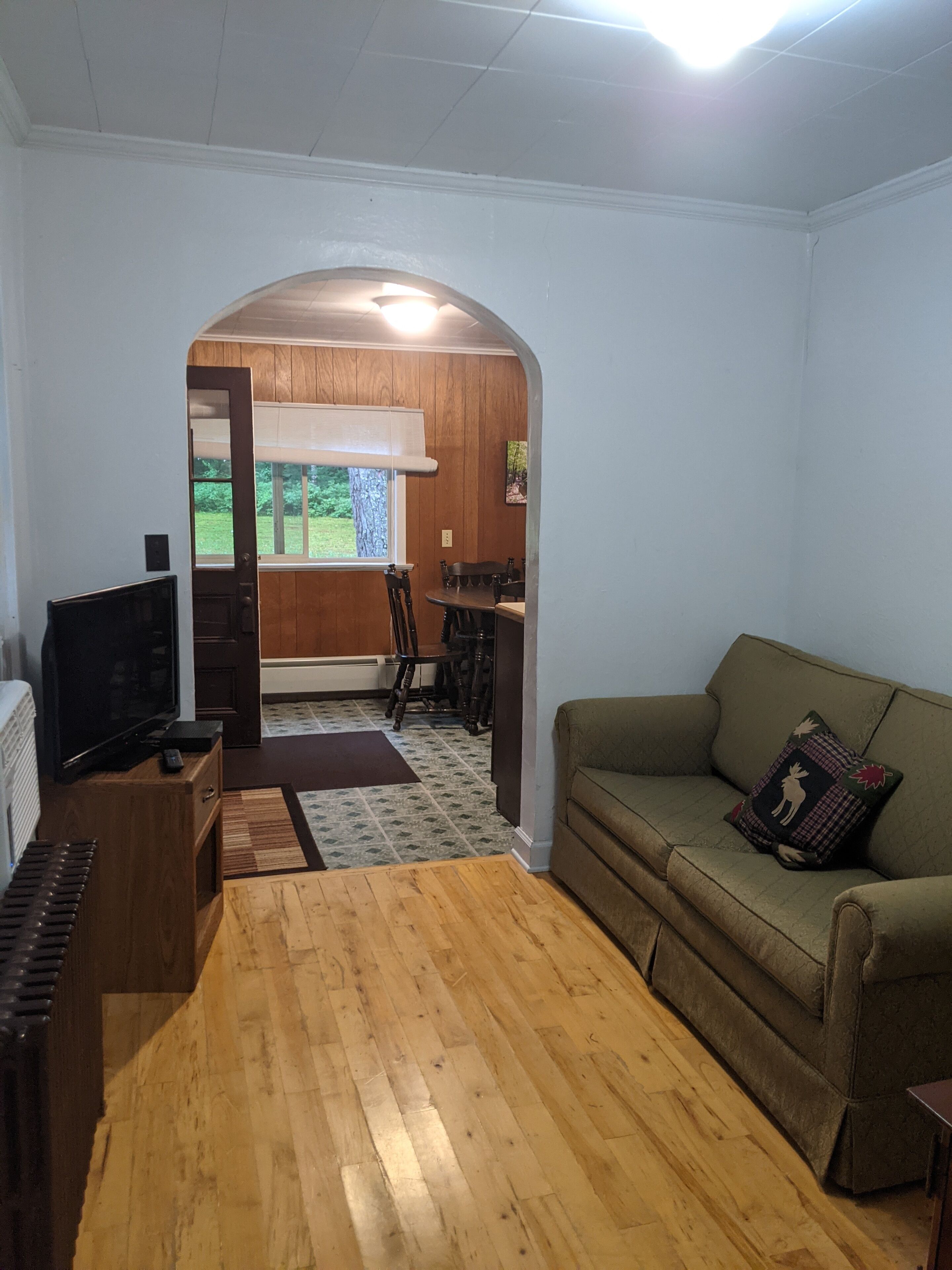 Moreno's Cottages Cabin #10 -2 Bed/2 Bath Adirondack 4 Season Cabin In The Pines - Saranac Lake, NY