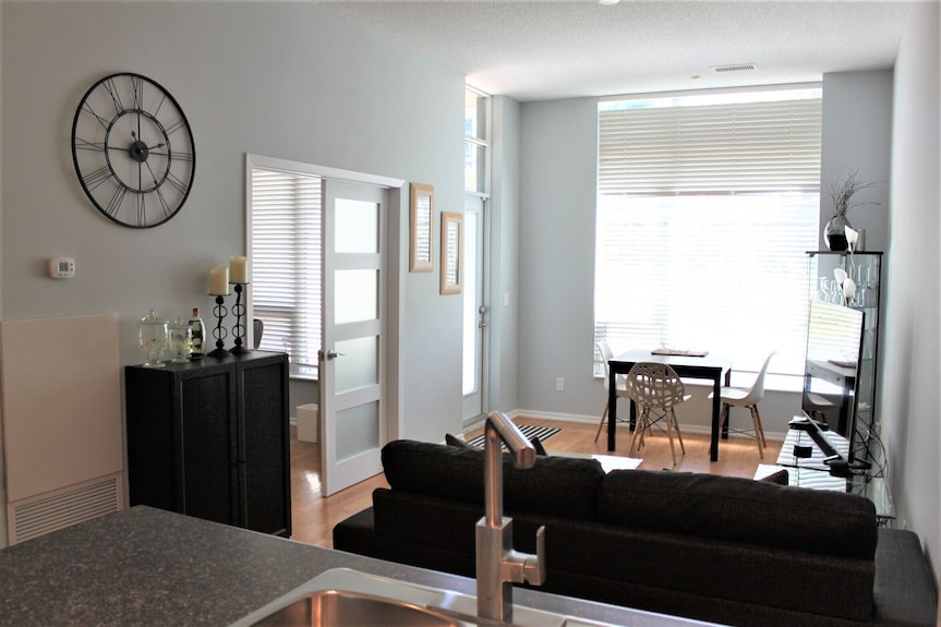 *Ground Floor 2br 2ba Patio/pool/gym/bbq/prkg/lake *Famous Waterpark City Condos - Mississauga