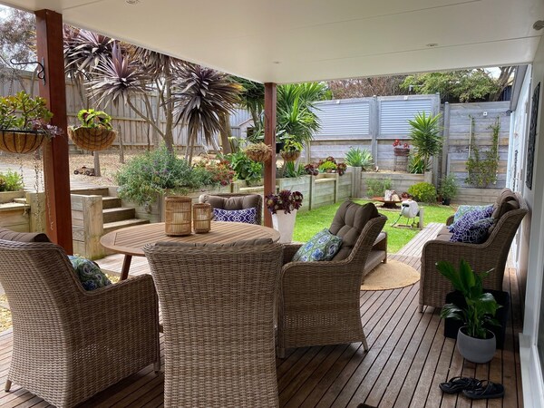 Beach House With 3 Outdoor Dining Areas. - Sorrento
