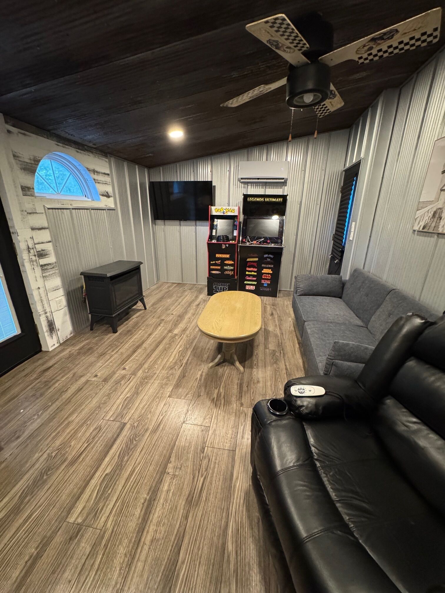 The Ole' Farmhouse W Guest Suite And Hot Tub - Jackson, OH