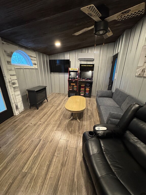 The Ole' Farmhouse W Guest Suite And Hot Tub - Jackson, OH