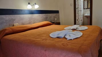 Quarto casal standard | Frigobar, cofres nos quartos, roupa de cama