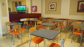 Café da manhã continental grátis todos os dias