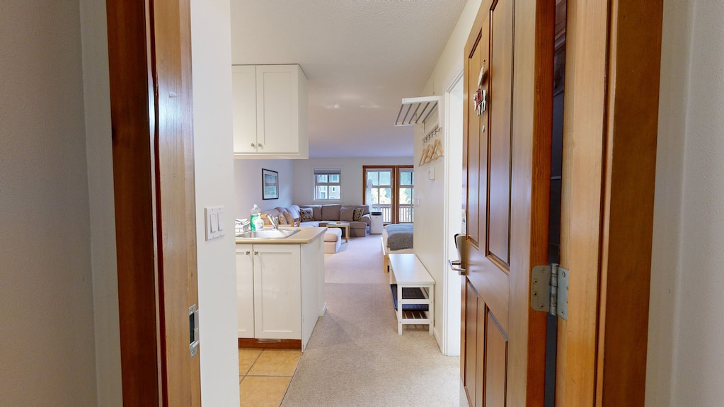 Cozy Haven In The Heart Of Sun Peaks Village - Sun Peaks Resort, BC