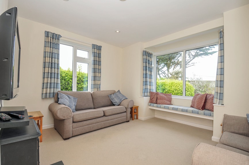Hillcroft Bungalow, Pet Friendly In Polzeath - Padstow